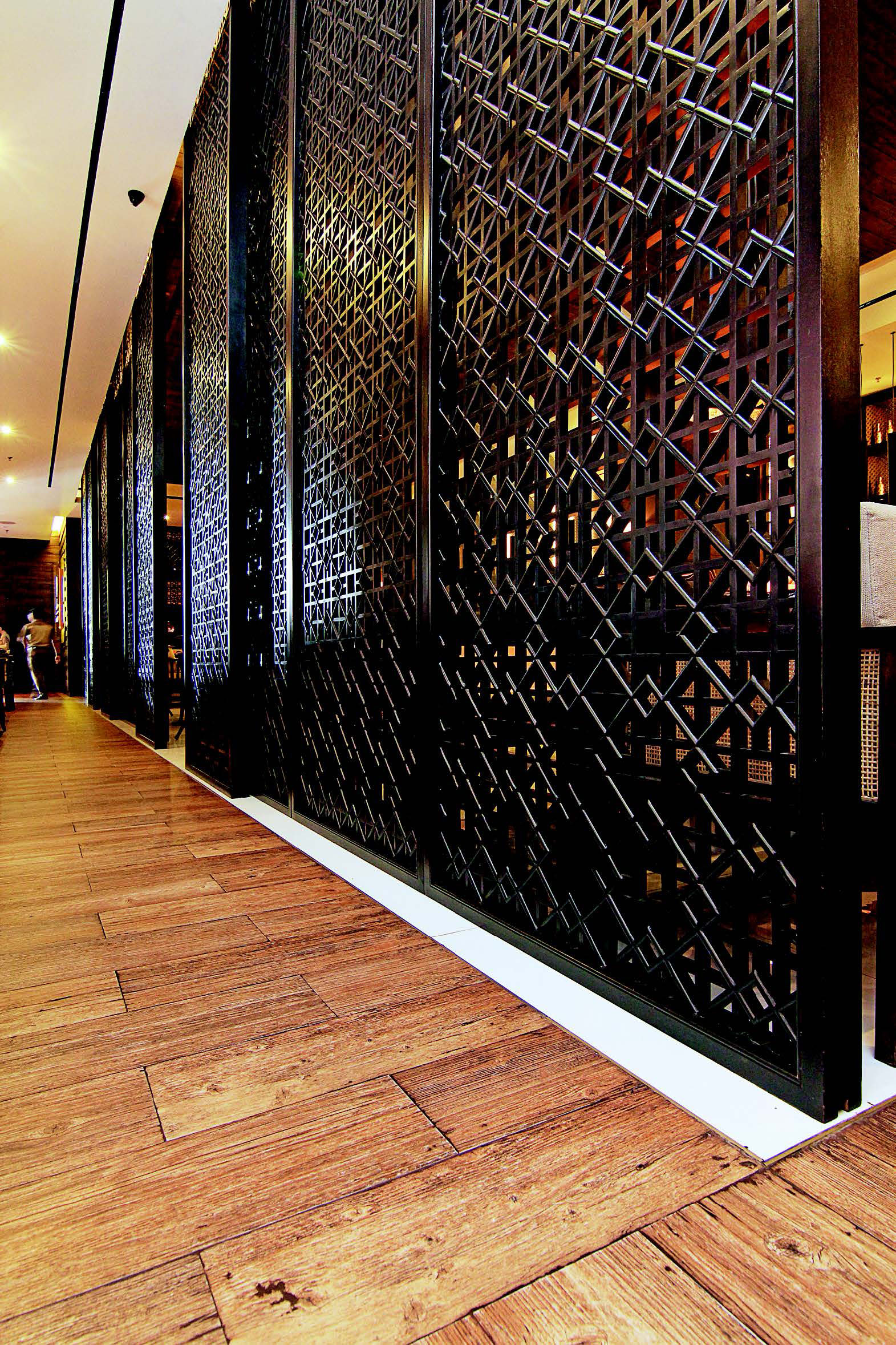 Kehangatan Ala Tropical Resort dari Porcelain Tile Motif Kayu - Ranah Rumah