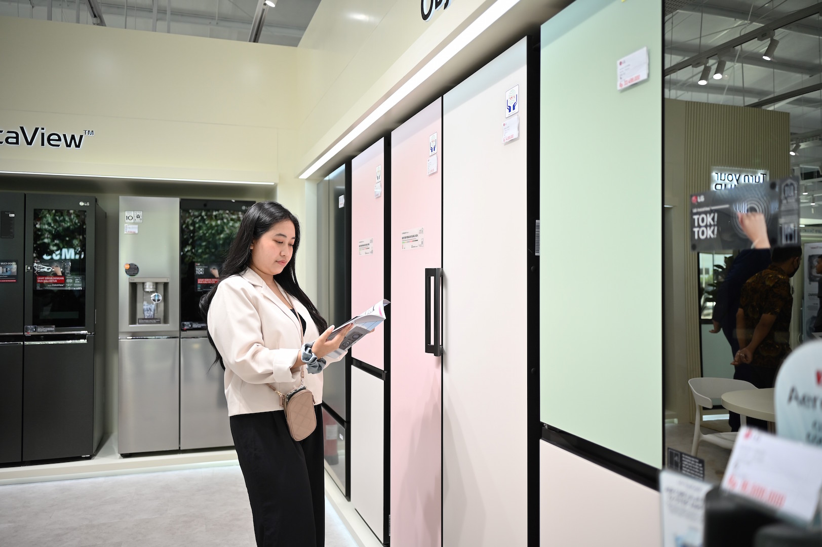 LG Experience Store Hadir di Erajaya Digital Complex PIK 2, Tempat ...